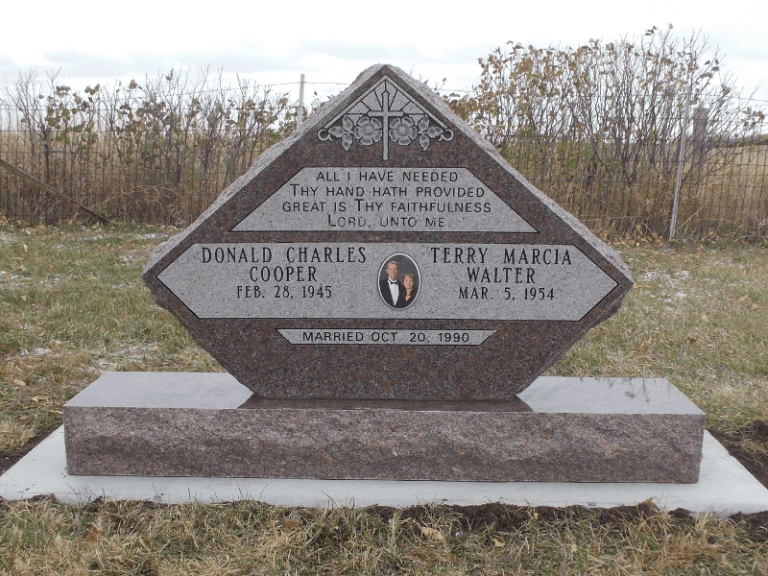 10+ Ideas to Create a Personalized Headstone – Family Memorials By Gibson
