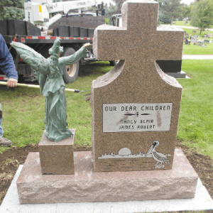 Colonial Rose – Example Monument 2 – Family Memorials By Gibson